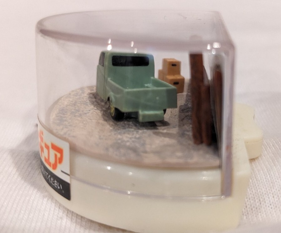 Mitsubishi Midget Diorama Figure Model Car Suntory japanese car old ...