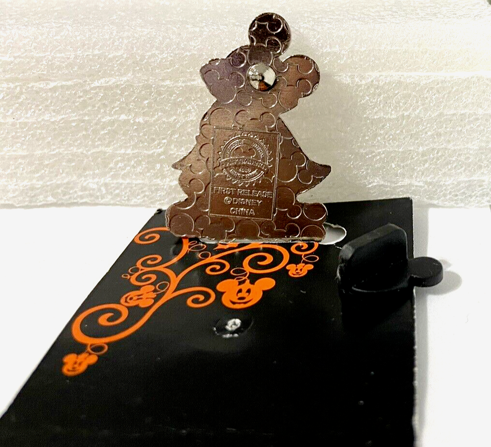 WDW Mickey Vampire I DON'T BITE First Release HALLOWEEN PIN 2009 NWT | eBay
