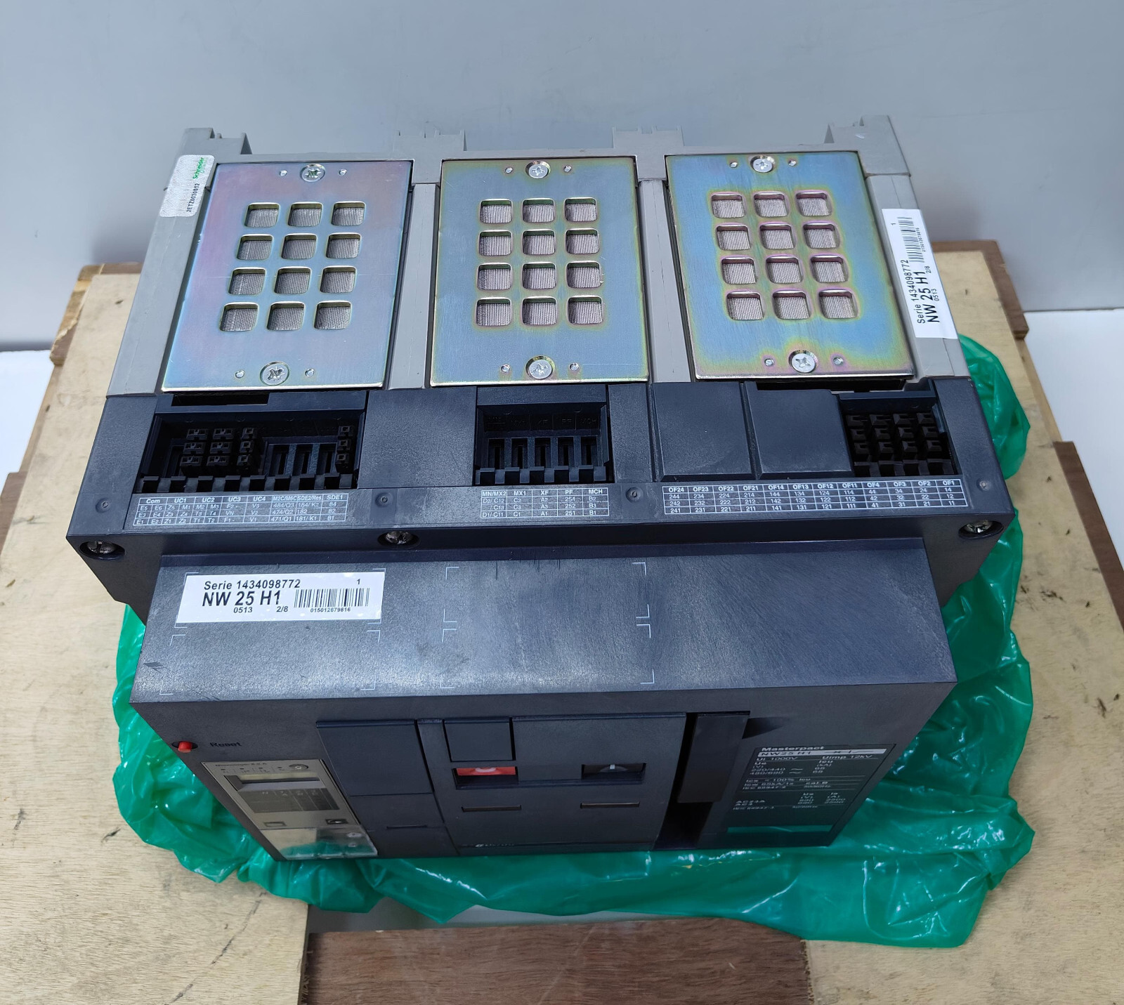 New Schneider Circuit breaker Masterpact NW25H1 - 2500 A - 3 poles ...