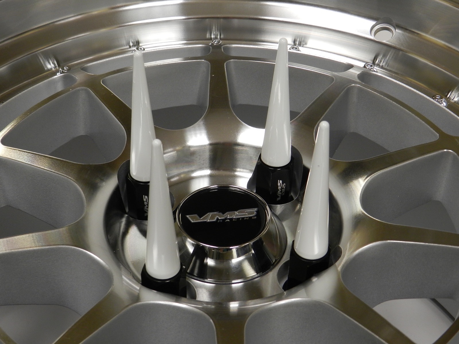 20PC TRUE SPIKE 112MM 12X1.5 FORGED STEEL LUG NUTS W/ WHITE EXTENDED ...