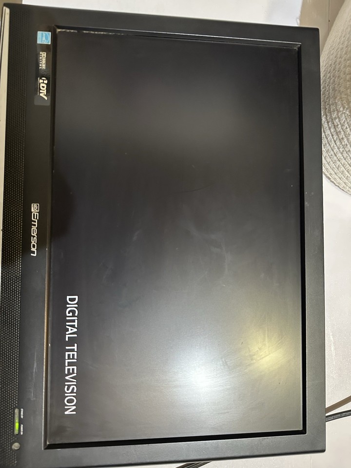 Emerson LC195EM82 19 inch LCD TV Flat Screen Television w/ Remote NO ...