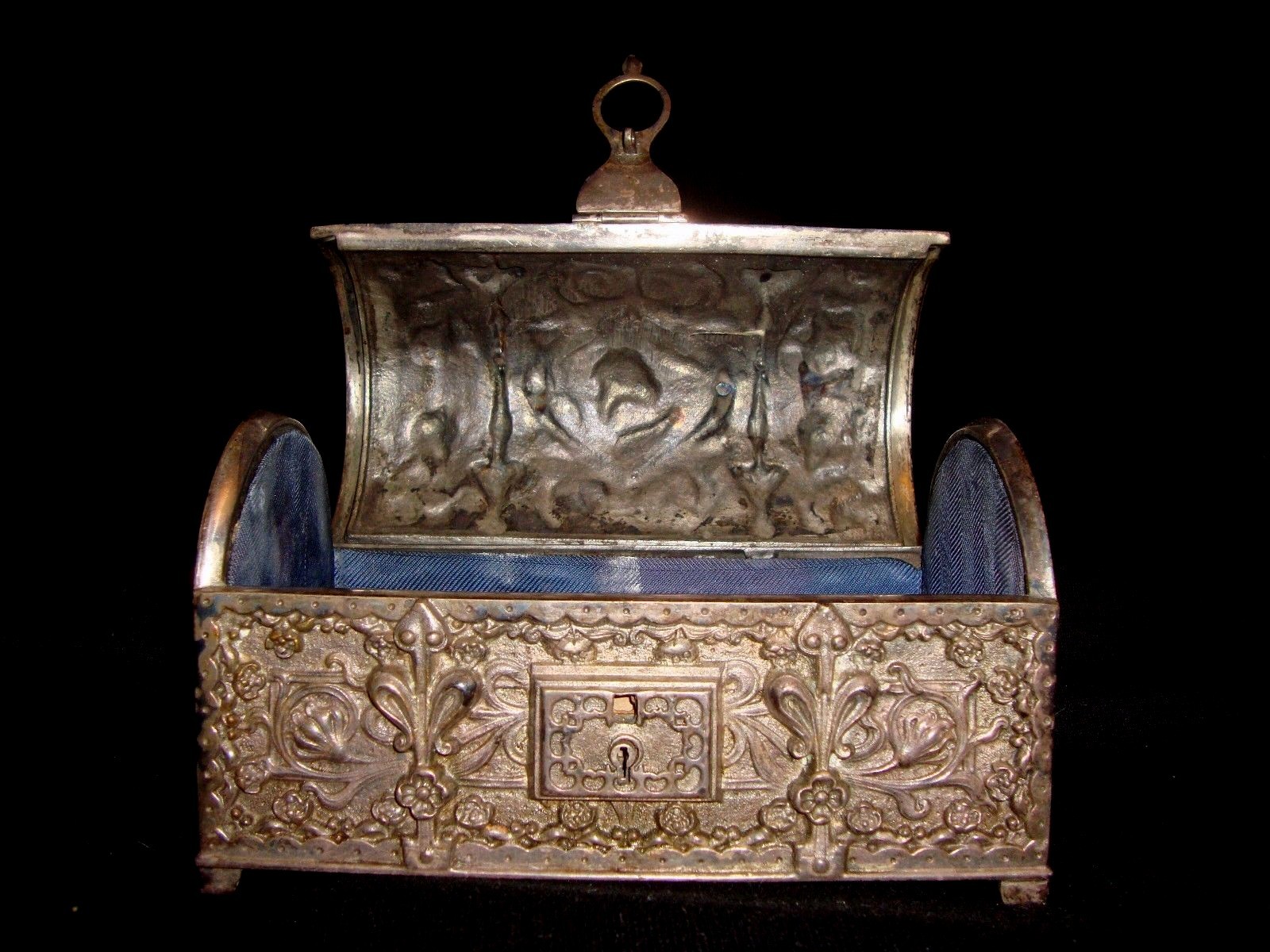 Vtq Heavy French Floral Silver Plate Handle Trunk Treasure Chest ...