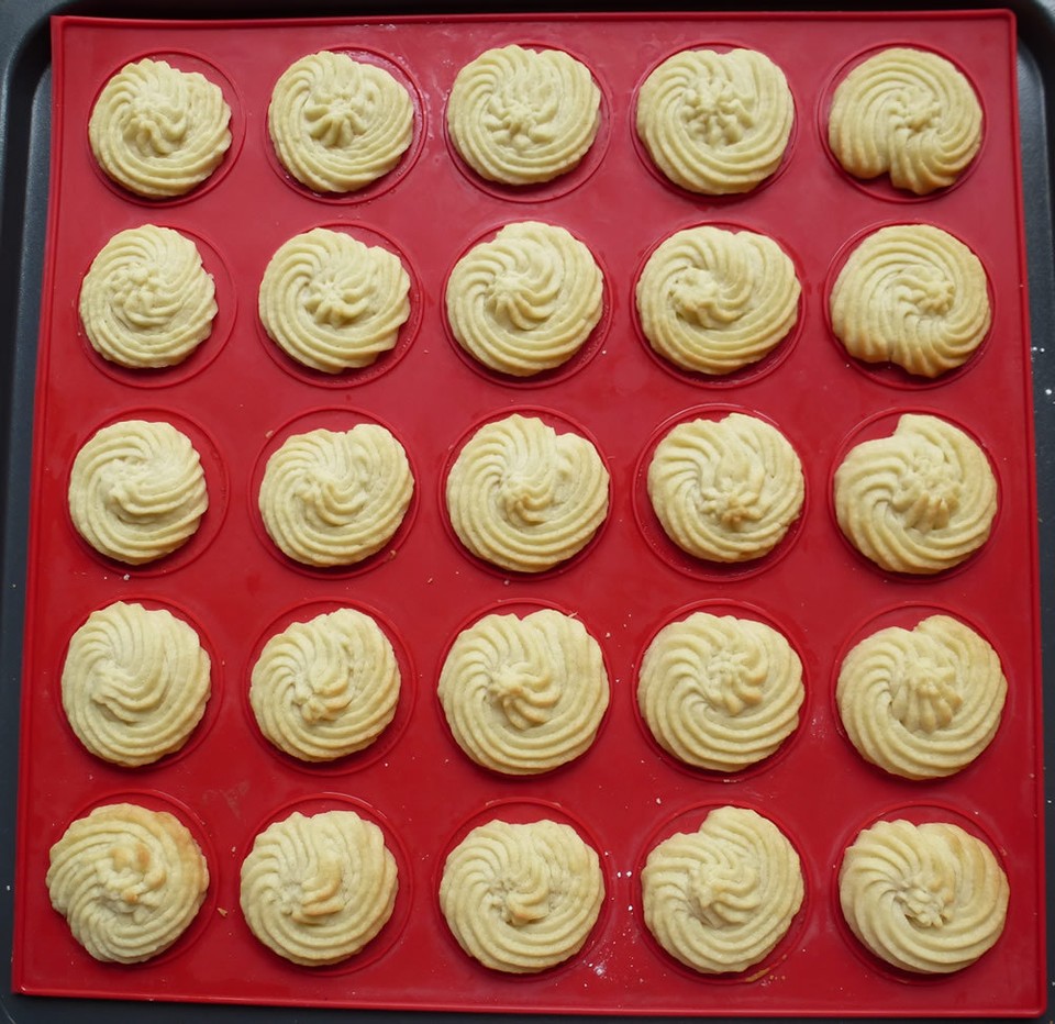 *RED* DOUBLE SIDED Silicone Macaron Mat Macaroon Cookie Macarons Mould ...