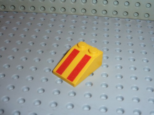 LEGO Slope Brick 33 3x2 with Red Stripes Pattern Réf 3298p17 Set 1796 ...