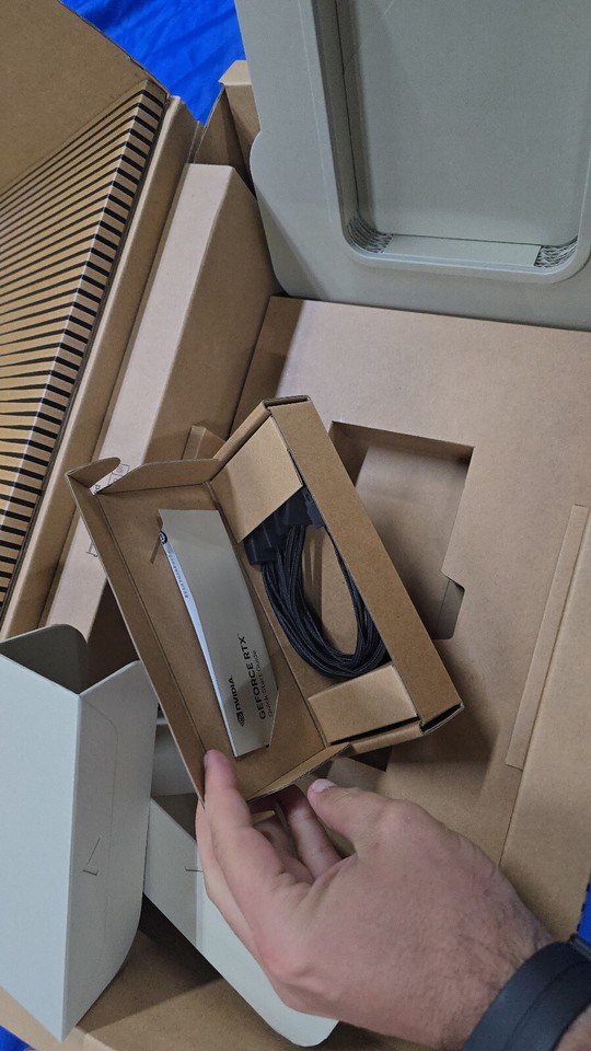 Brand New NVIDIA GeForce RTX 5090 32GB GDDR7 FE Founders Edition 900 ...