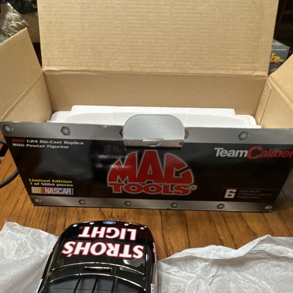 Team Caliber Mark Martin #6 Stroh's Light Ford Thunderbird 1:24 2001 ...