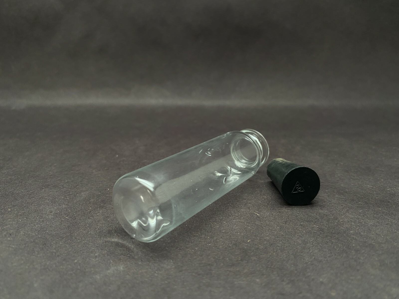 Laboratory Glass 20mL Reaction Bottle w/ Rubber Stopper 3" Overall ...