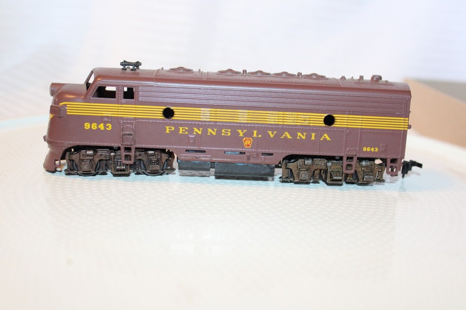 HO Scale Athearn, F7-A Diesel Locomotive, Pennsylvania, Brown, #9643 ...