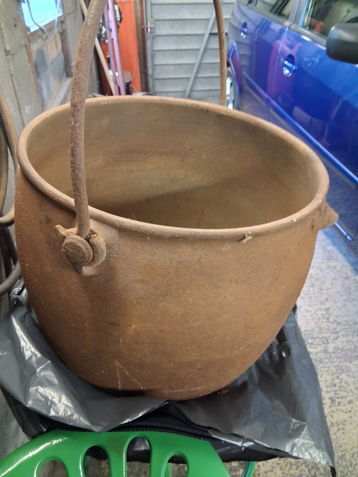 LARGE CAST IRON GYPSY COOKING POT | eBay UK
