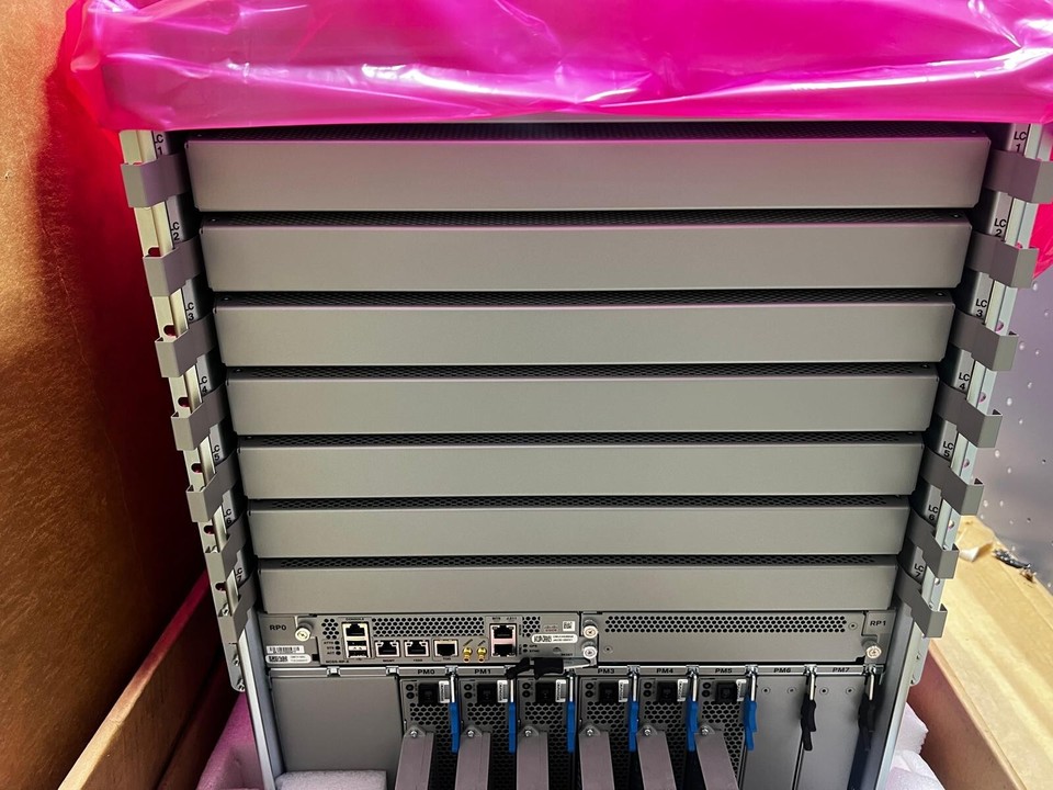 Cisco NCS-5508 with NC55-RP-E 3x NC55-5508-FC2 3x NC55-5508-FAN2 ...