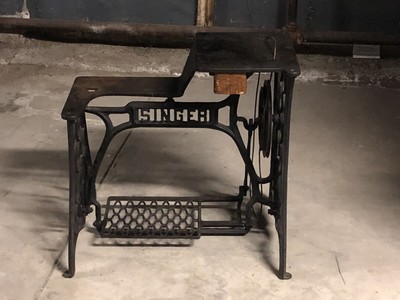 Sewing Machines - Singer 29-4