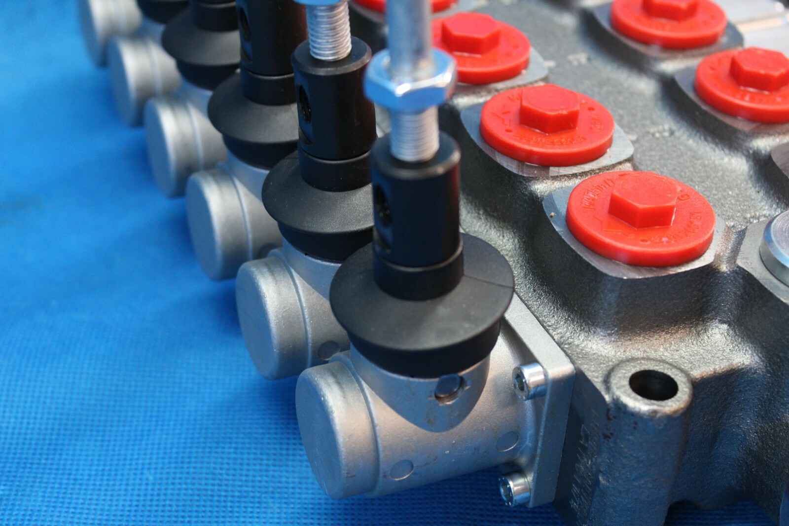 Hydraulikventil 6 Fach GALTECH Q75 90 l/min 24v + Hebel | eBay