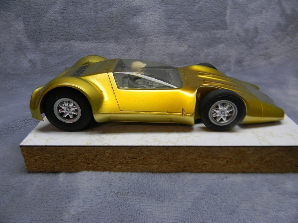 1/24 SCALE 1966 VINTAGE ORIGINAL MONOGRAM VAMPIRE METALLIC GOLD THINGIE ...