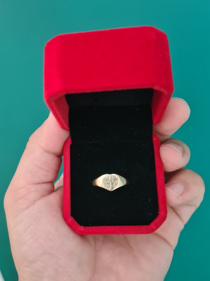 375 9ct YELLOW GOLD Monogrammed Heart Signet Ring | eBay UK