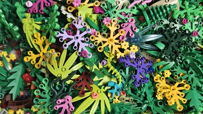 LEGO Foliage Random Mix of 50 Trees Plants Shrubs Leaves Bushes Flowers ...