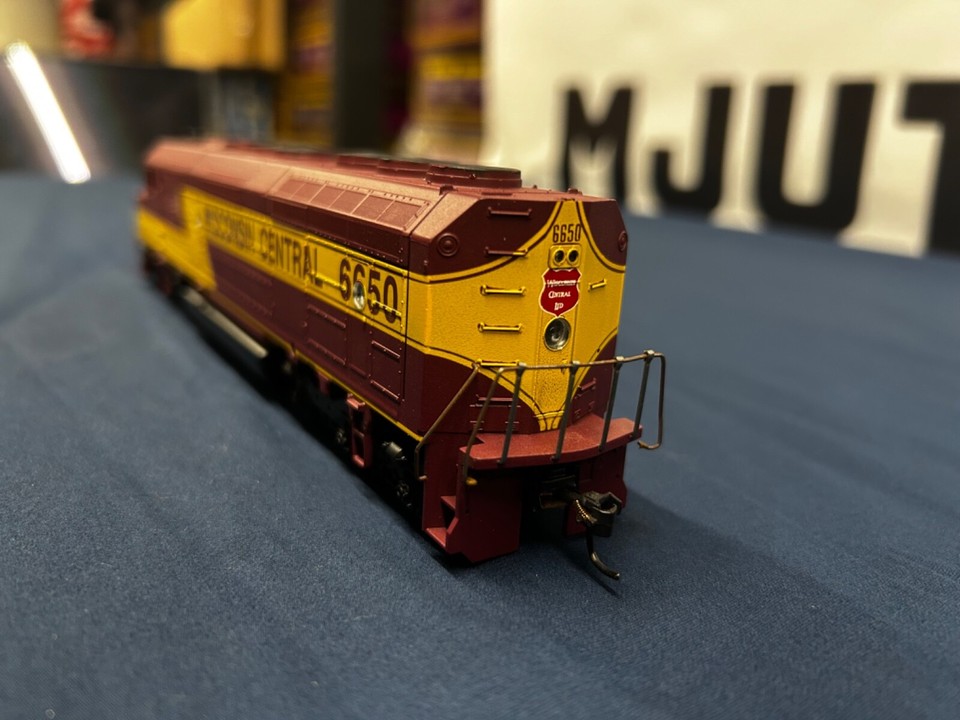 Athearn HO Wisconsin Central #6650 F45 Diesel Engine DC NO BOX | eBay