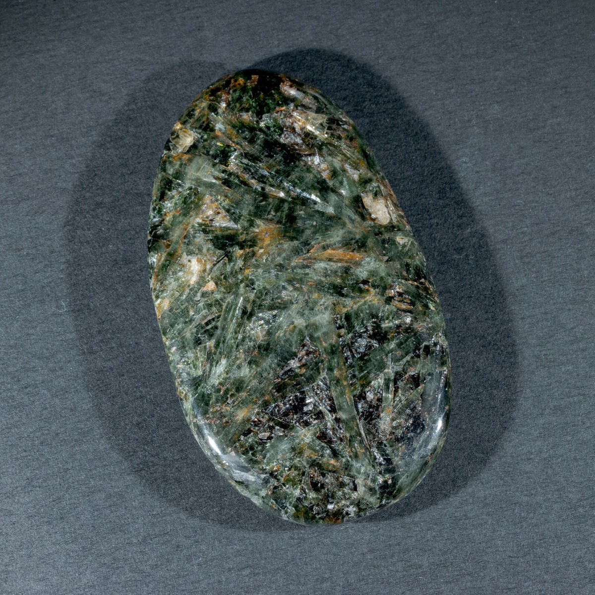 Polished Actinolite 8.89ct Natural Dark Green Actinolite Cat's Eye,