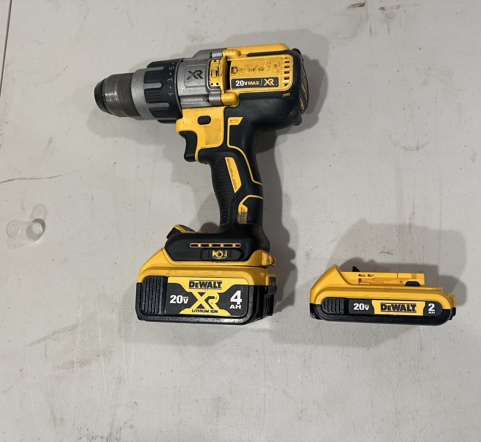 DeWALT DCD996B 1/2in 20V Cordless Hammer Drill & 4 Ah & 2 Ah Fresh ...