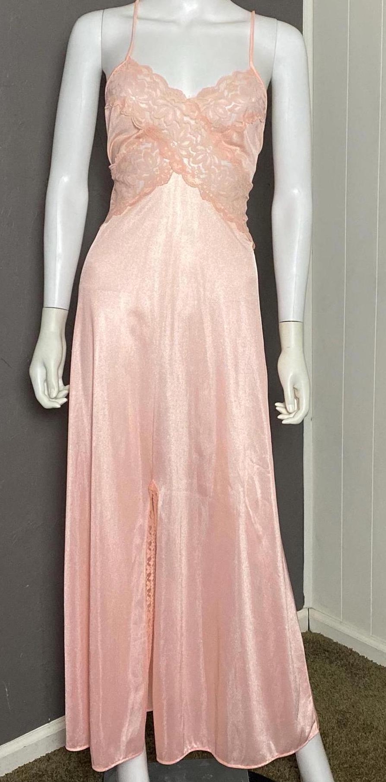 1970's Long Lacy Peach Nightgown from JCPenney size M… - Gem