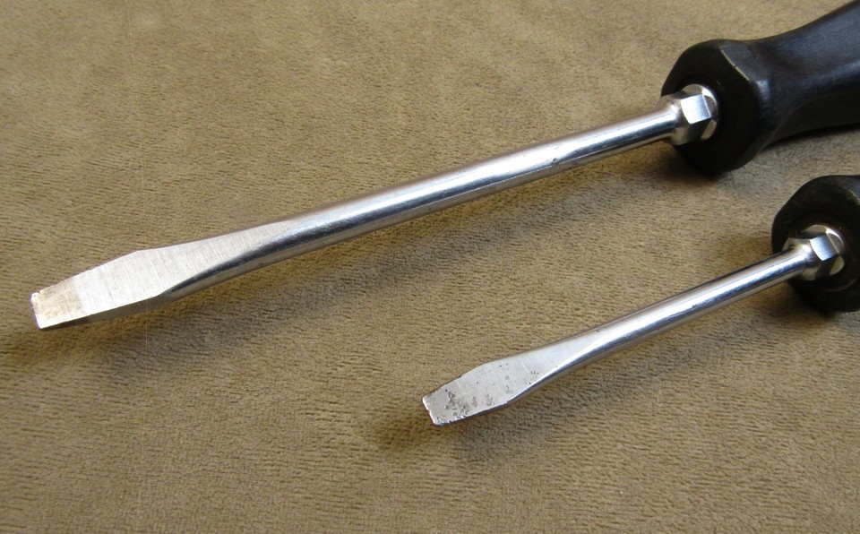 SNAP ON TOOLS NO.SDD6 & SDD4 BLACK HARD HANDLE SLOTTED FLAT TIP ...