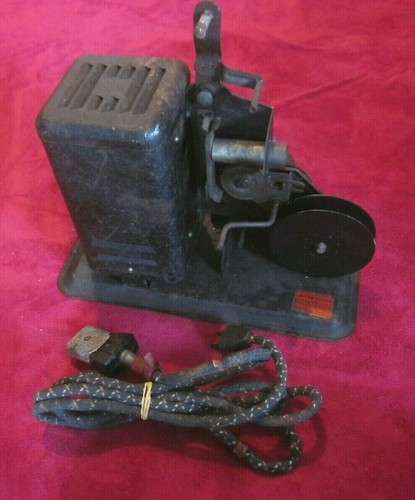 Vtg. Lindstrom Toy 16mm Movie Film Projector - Rare *Motorized* version ...