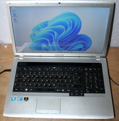 17,3"Samsung R730 Intel Core i3-M300-2,53GHz. 8GB/Ram-256GB/SSD | eBay