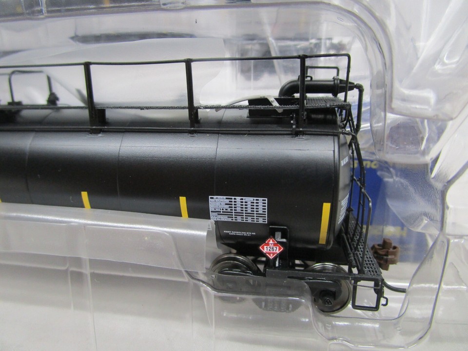 Athearn Genesis HO Scale GATX Tank Train 23K Gallon Tank Car Set End ...