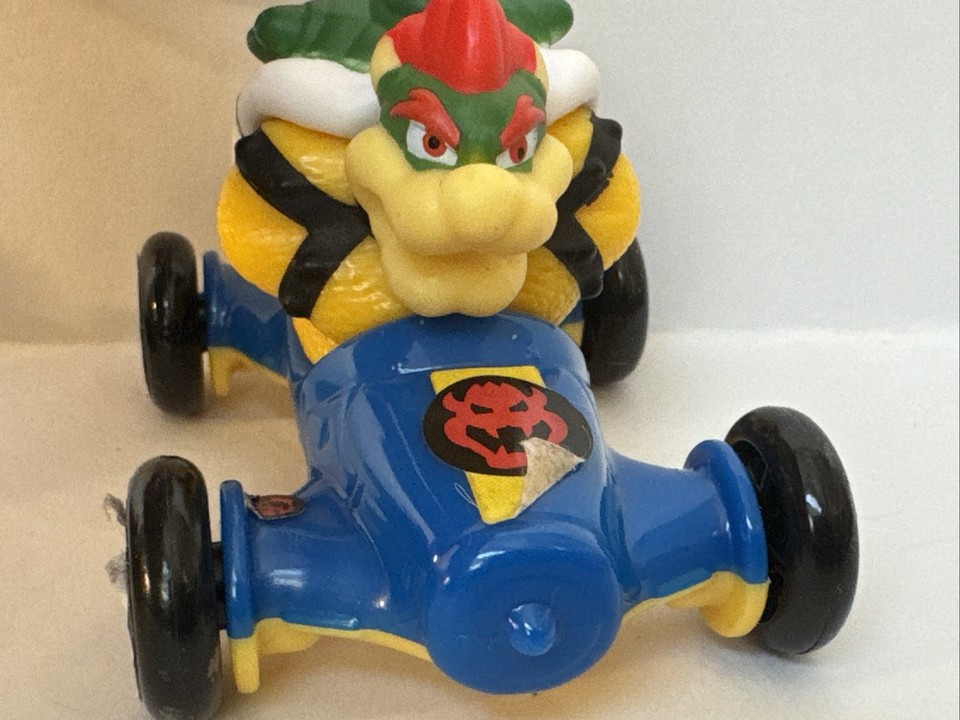 JAKKS Pacific Mario Kart (2)Yoshi Mach 8 Race Car + Mario + Bowser ...