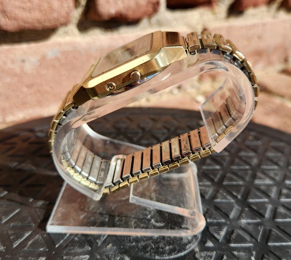 Vtg Bulova 1977 Computron Digital Quartz LCD Men's 36mm Watch Gold Tone ...