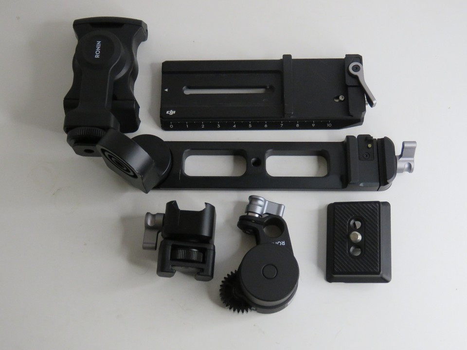 DJI RS 2 Gimbal Stabilizer Pro Combo with RavenEye Case and Accessories ...