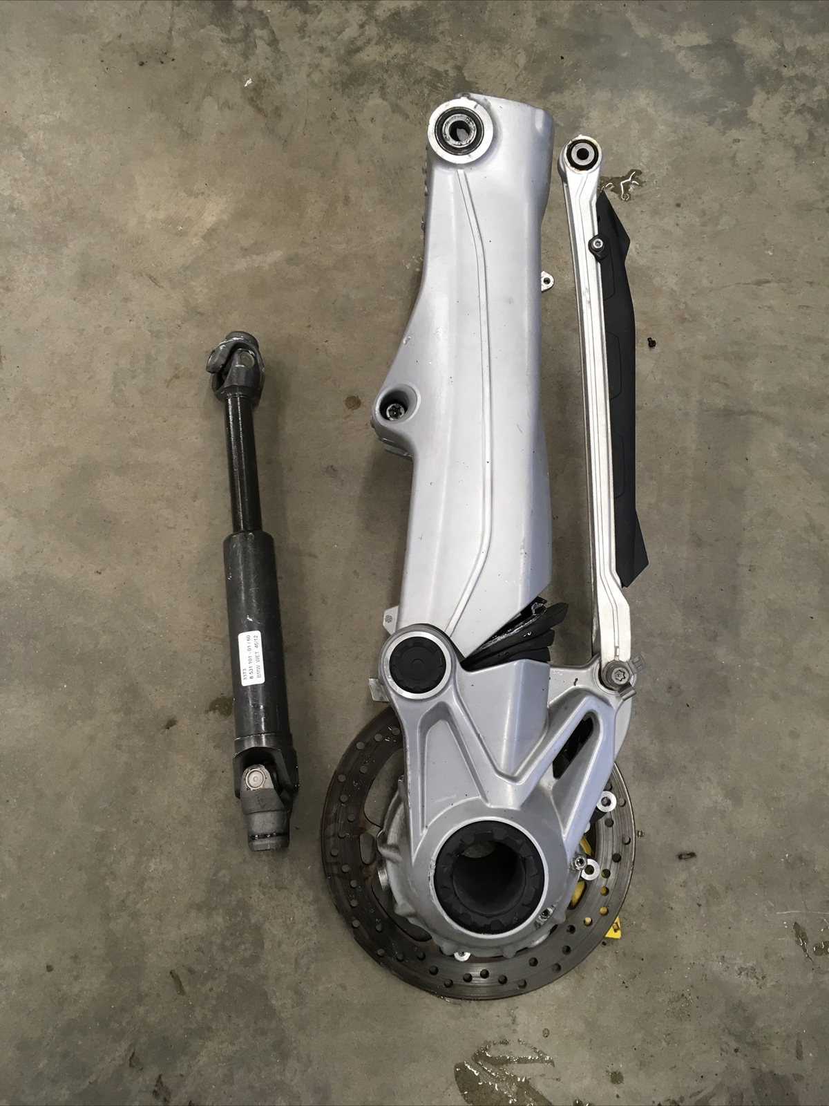 2013 BMW R1200GSW REAR ANGLE DRIVE/DRIVESHAFT/SWING ARM/TENSION ARM ...