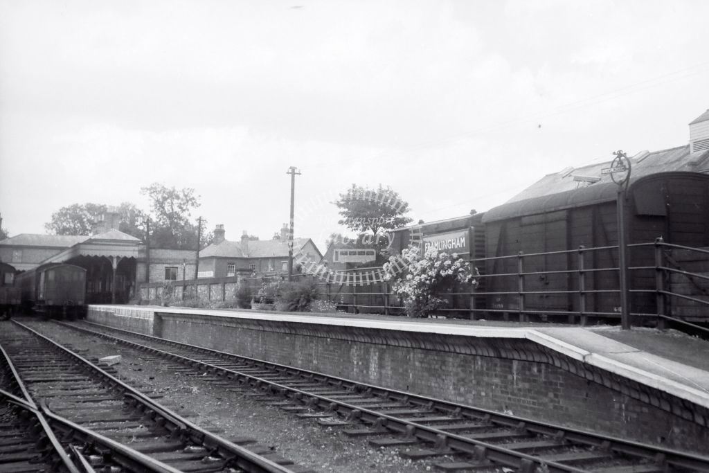 PHOTO BR British Railways Station Scene - FRAMLINGHAM 1952 1 | eBay UK