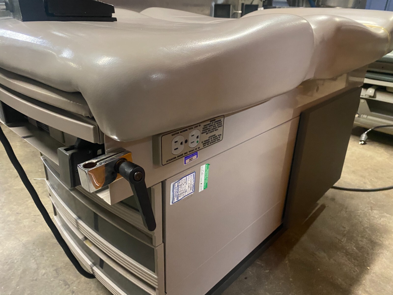 Midmark 625 Barrier- Power Examination Table for sale online | eBay