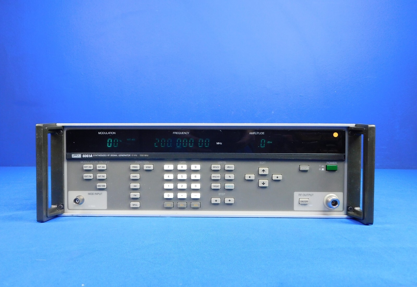 Fluke 6061A Synthesized RF Signal Generator 10kHz - 1050MHz | eBay