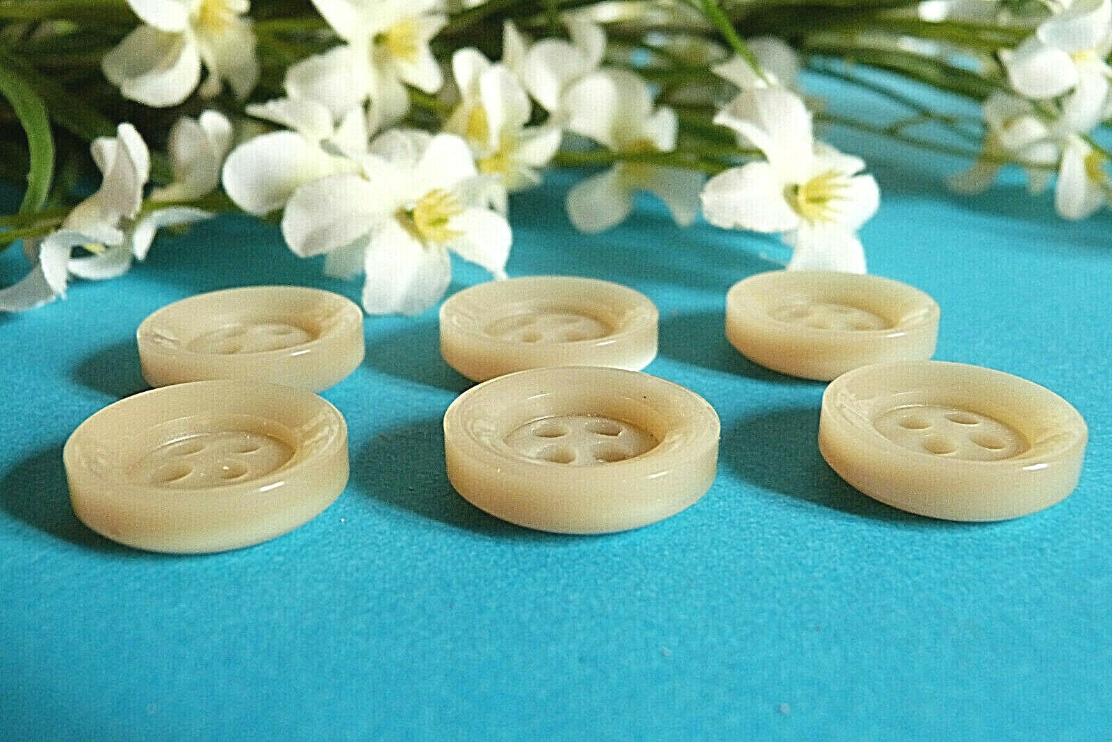 162C/Stunning Buttons " Classic " Beige Iridescent Set Of 6 Buttons Ép ...