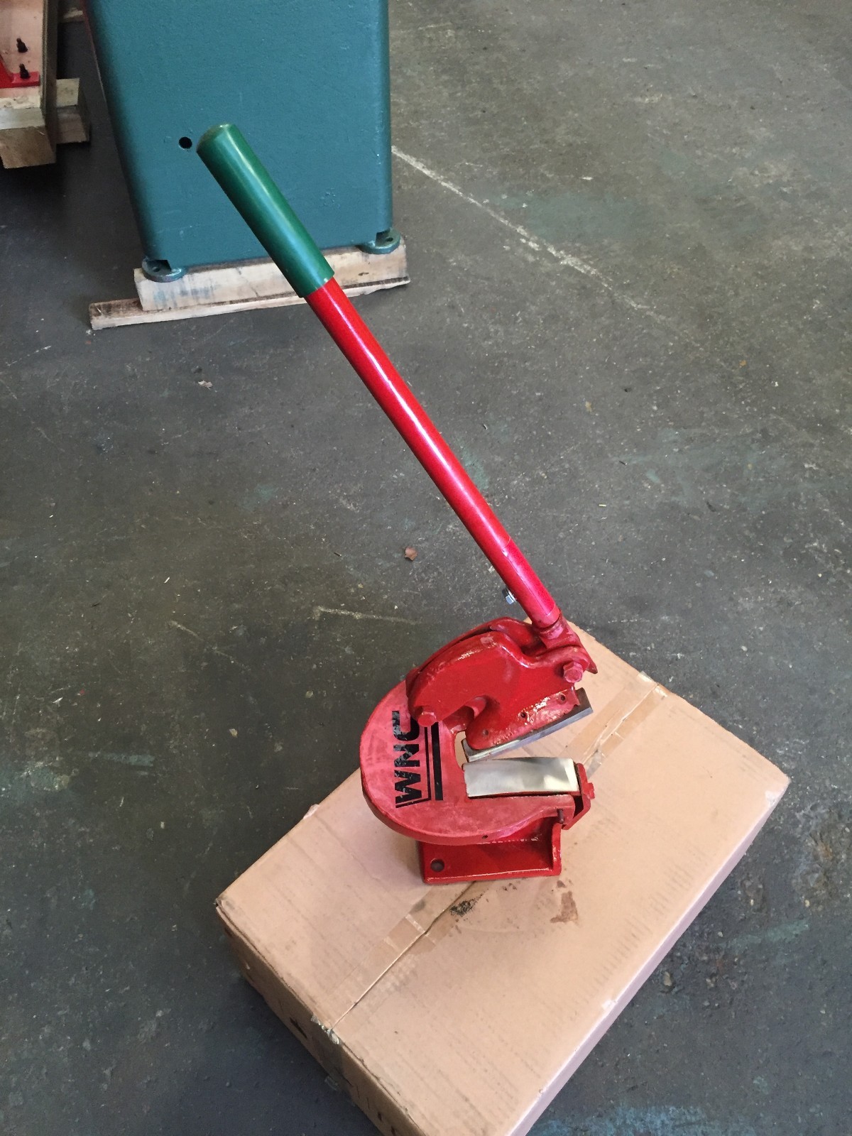 WNS Sheet Metal Throatless Shear Curved Blade Cropper Cutter Guillotine ...