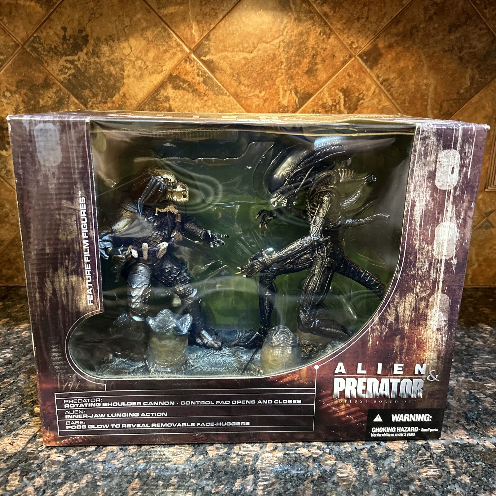 McFarlane Alien and Predator Deluxe Boxed Set Movie Maniacs Xenomorph ...