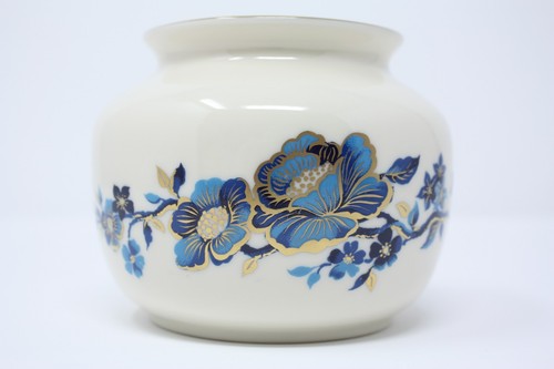 Lenox "Pagoda" Vase, hand decorated w/ 24K Gold, Ivory Background, Blue ...