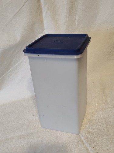 Vintage Tupperware Saltine Saver Cracker Keeper #1314 With Seal Lid ...