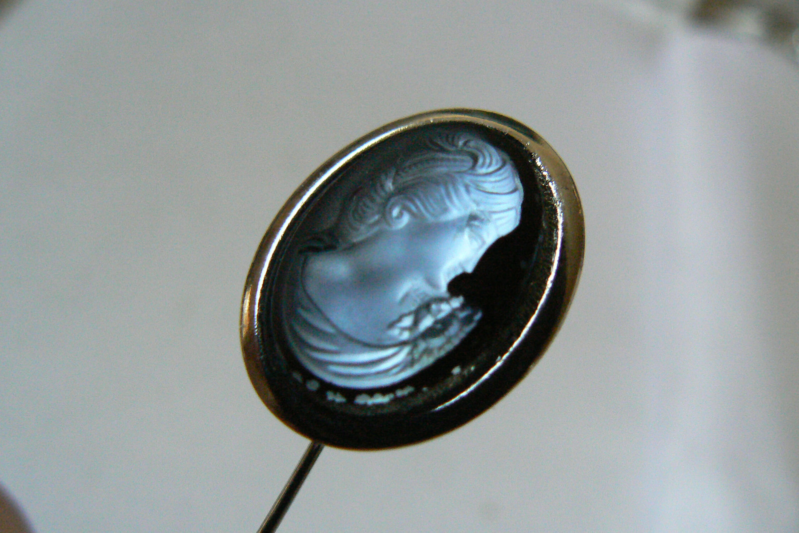 VTG SILVER TONE METAL GLASS STONE INTAGLIO CAMEO HAT PIN BROOCH | eBay