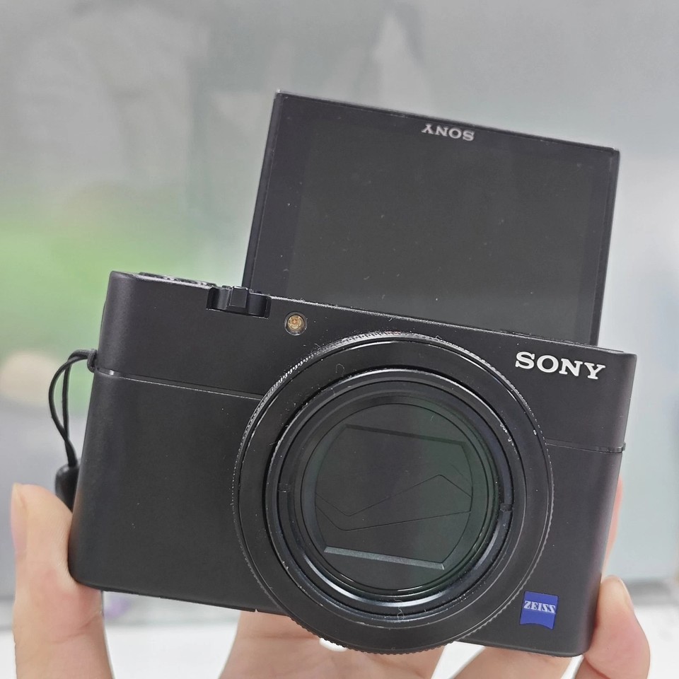 Sony Cyber-Shot RX100 V 20.1 MP DSC-RX100 M5 Digital Camera 2.9x ...