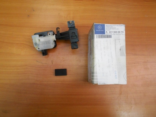 Brand New Genuine Tank Flap Locking Mechanism - Mercedes W221 ...
