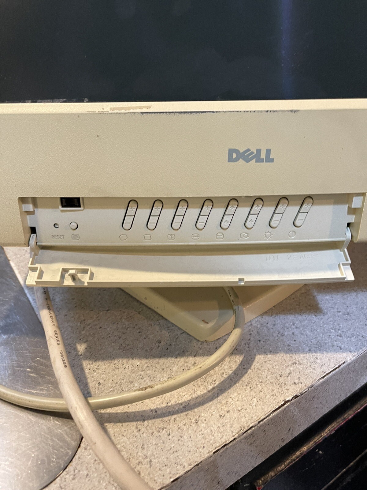 Dell Trinitron UltraScan 1000HS Series 16" CRT Monitor 1280 x 1024 ...