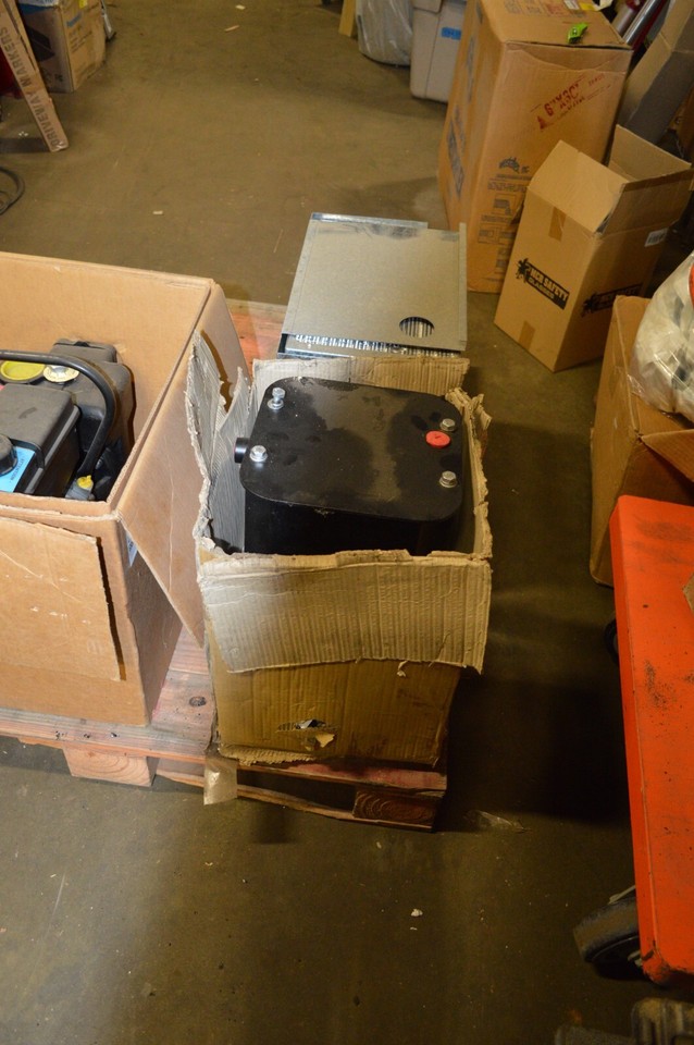 Hydraulic Reservoir: 5 gal Nominal Capacity, 1 in NPT Suction Port ...