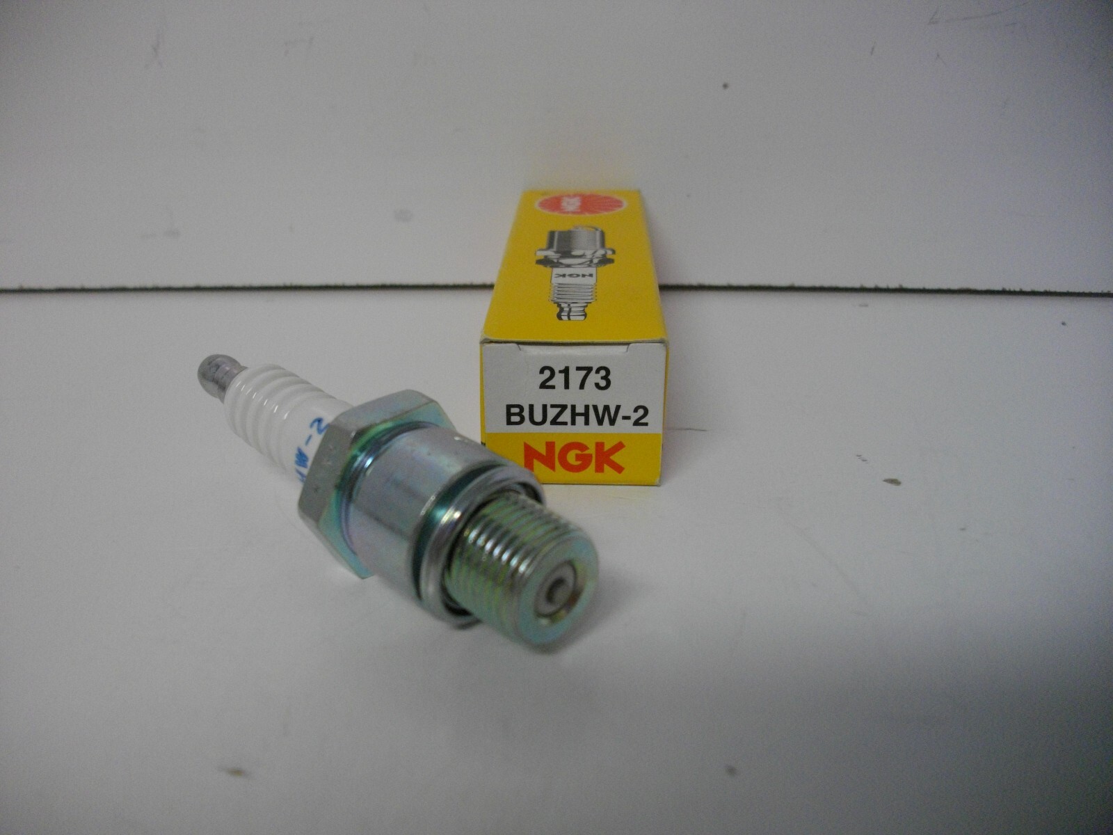 NGK BUZHW-2 - Alternative spark plugs