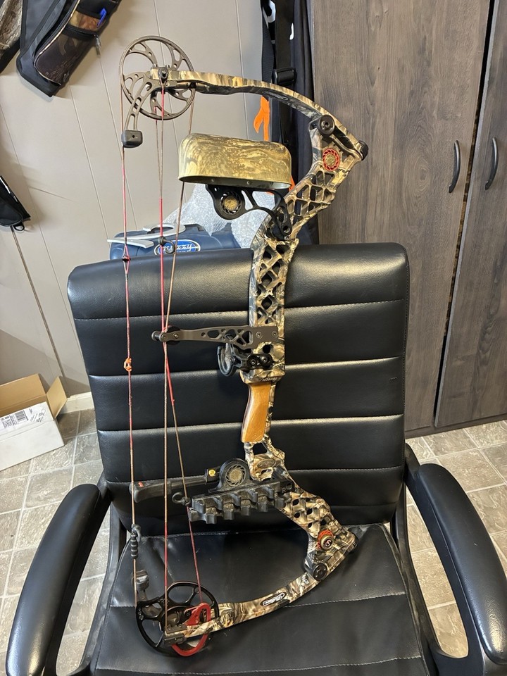 Mathews Z7 RH Compound Bow Draw Weight 70 Length 29 | eBay