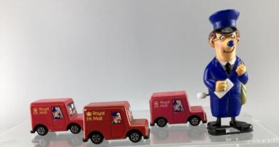 3 X POSTMAN PAT ROYAL MAIL VANS & 1 WIND UP WALKING POSTMAN IN WORKING ...