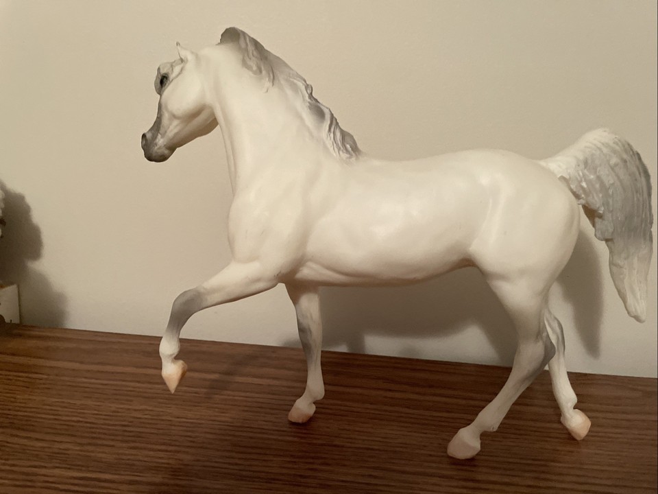 Breyer Black Stallion # 983 Equus Arabian Racehorse Chalky Alabaster ...
