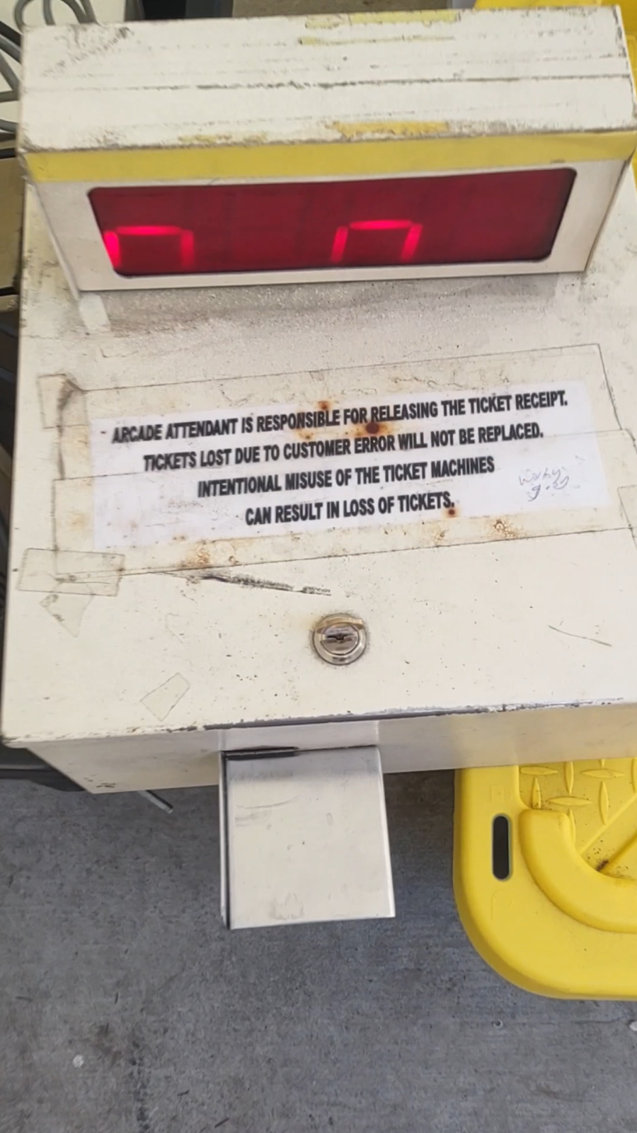 deltronic counter top ticket eater arcade redemption machine working #2 ...