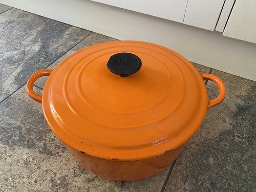 Le Creuset Size (F) Volcanic Orange Cast Iron Round Casserole Dish/Pot ...